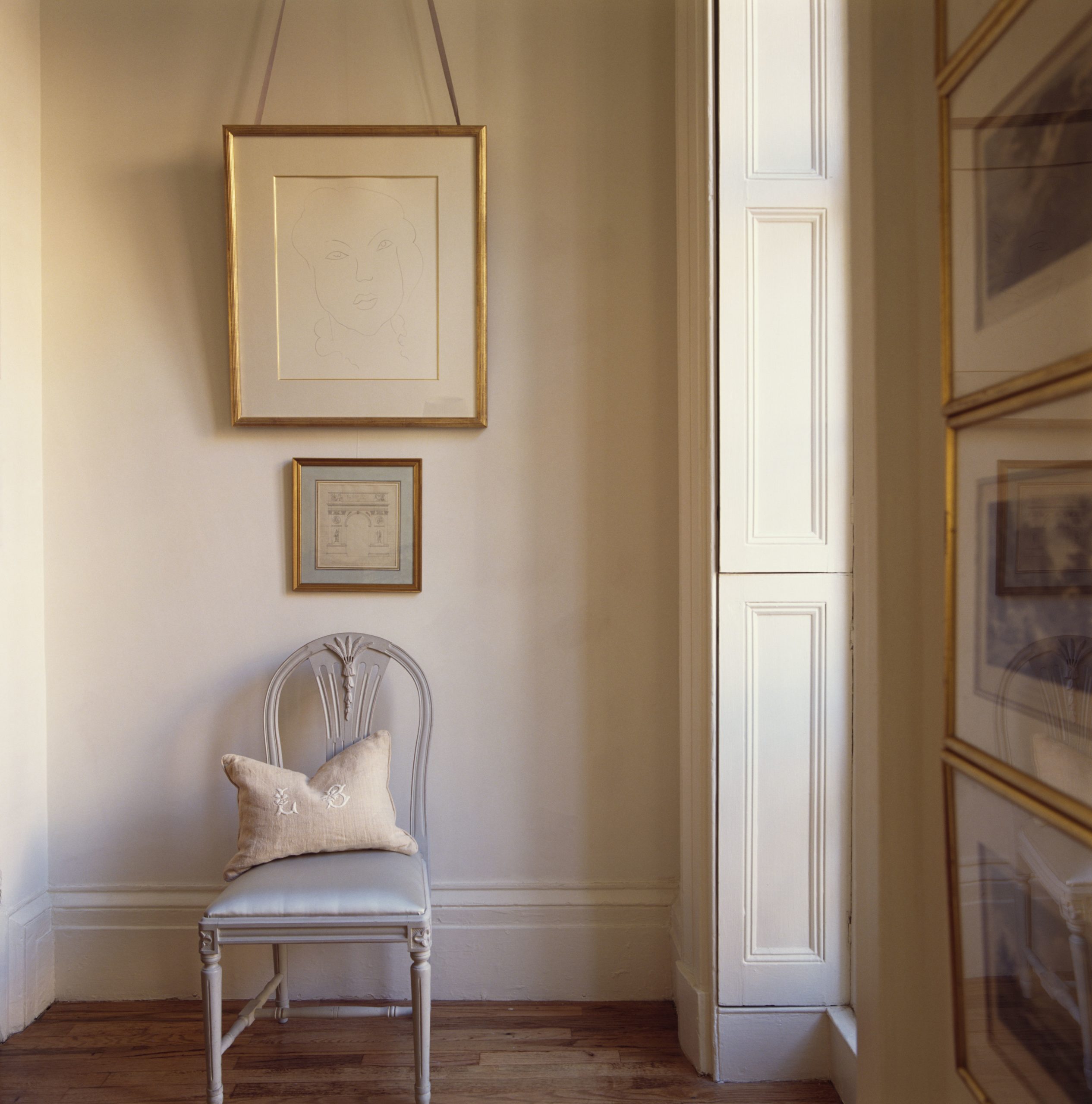 NYC's Best Picture Hanging Service Uses Cable Hanging Systems - ilevel